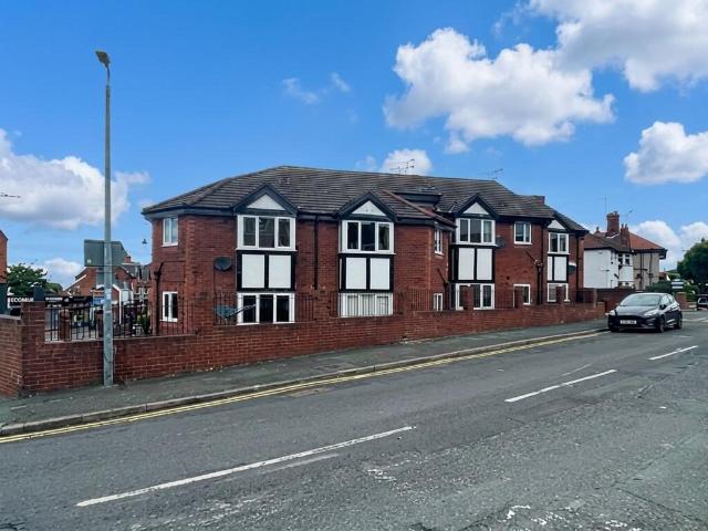 apartment for rent in Clwyd Avenue, LL19 9NJ