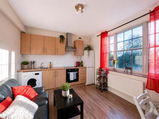 apartment for rent in Clapham Park Road