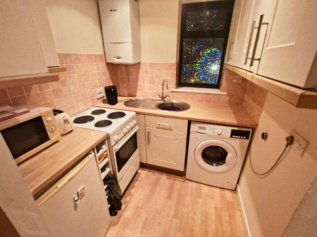 apartment for rent in Claremont Road, TW18 3AS