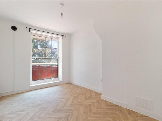 apartment for rent in Clarence Road, E5 8JJ