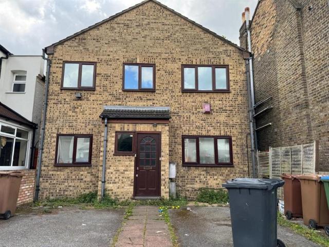 apartment for rent in Clarendon Road, E17 9AY