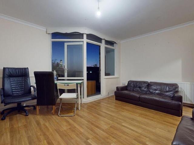 5 bedroom flat to rent on Cleveland Way, London