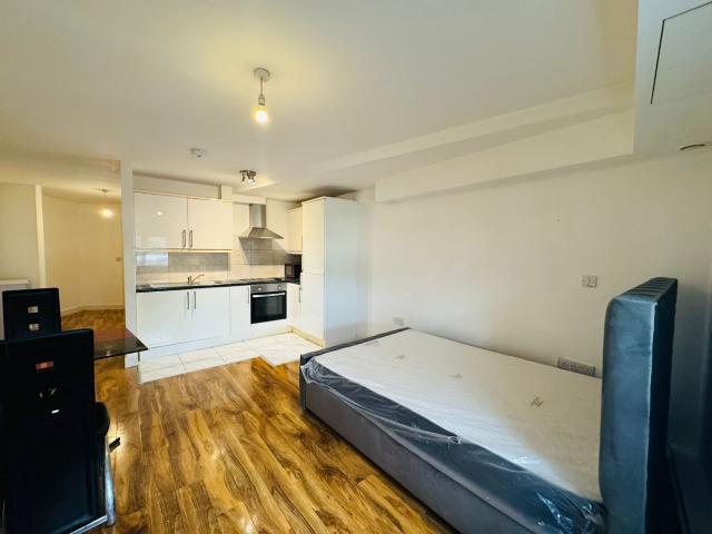 apartment for rent in Cranbrook Road, IG1 4DU