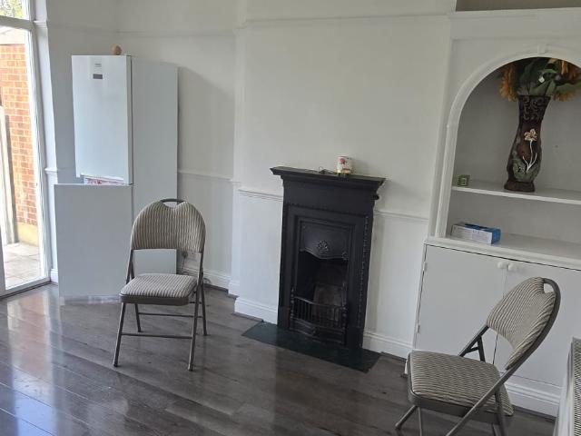 apartment for rent in Craven Gardens, Ilford, IG6