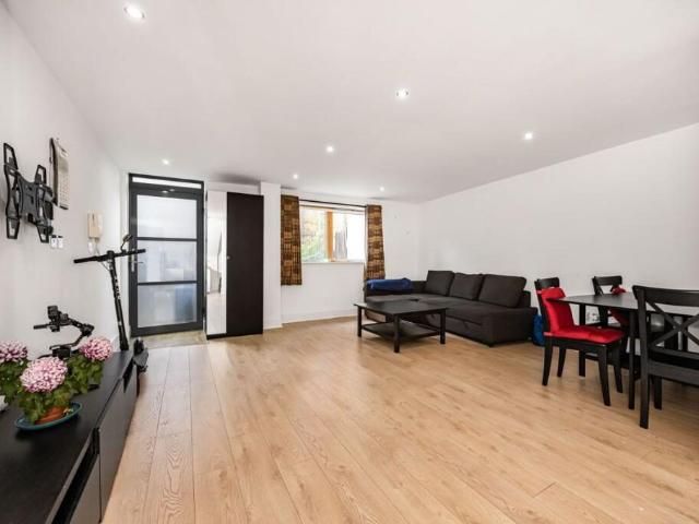 apartment for rent in Crews Street, E14 3SP
