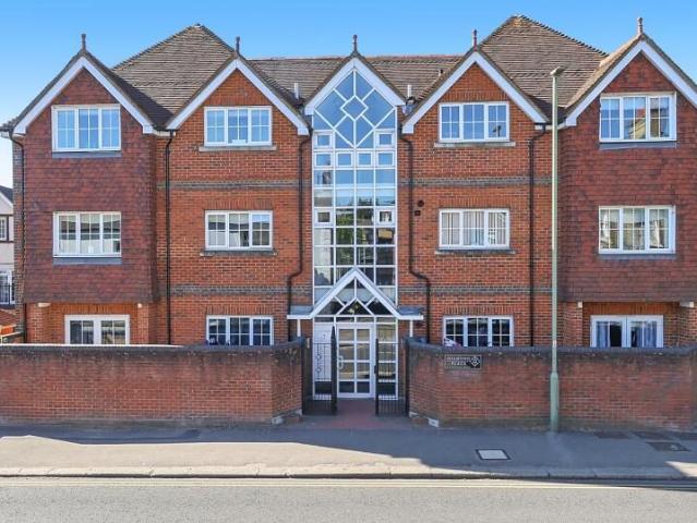 apartment for rent in Croydon Road, RH2 0NE