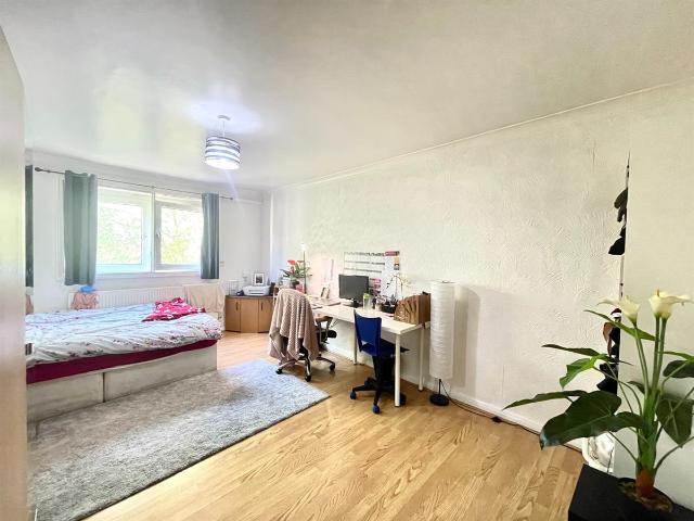 apartment for rent in Ampthill Square, London