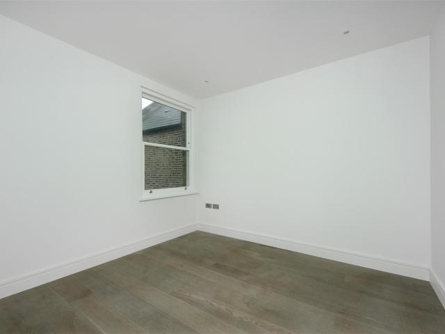 apartment for rent in Acton High Street, W3