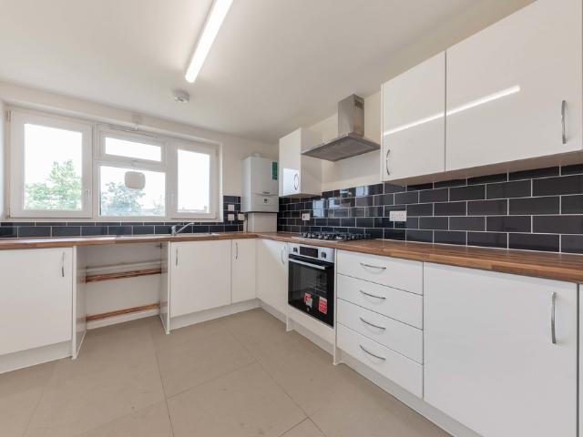 apartment for rent in Acacia Road, London