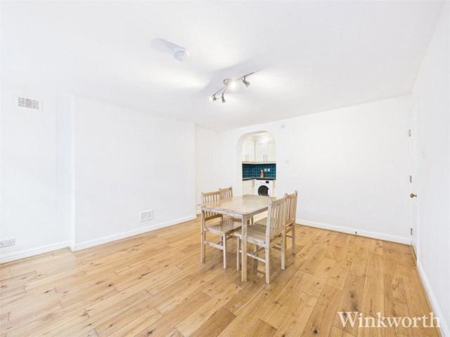apartment for rent in Acacia Road, W3 6HD
