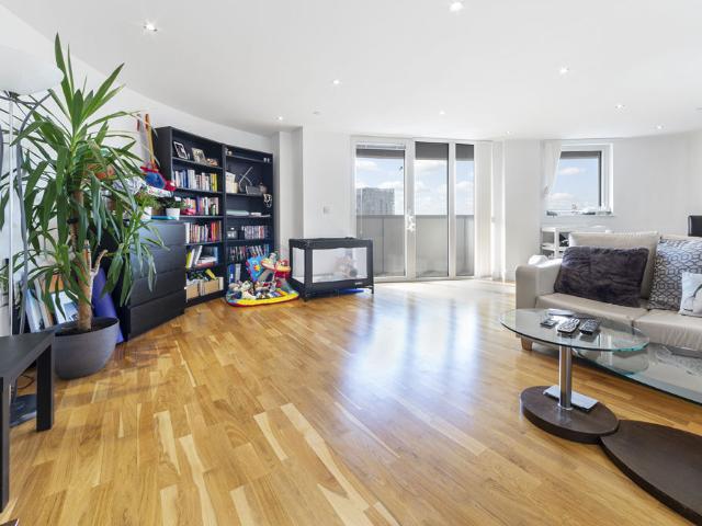 apartment for rent in Admirals Tower, London