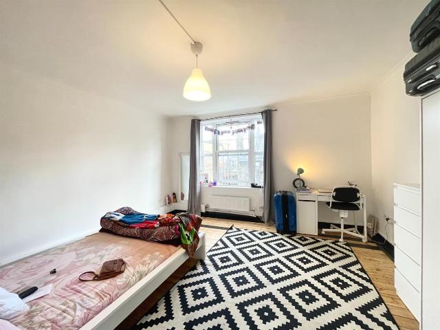 apartment for rent in Aldenham Street, London