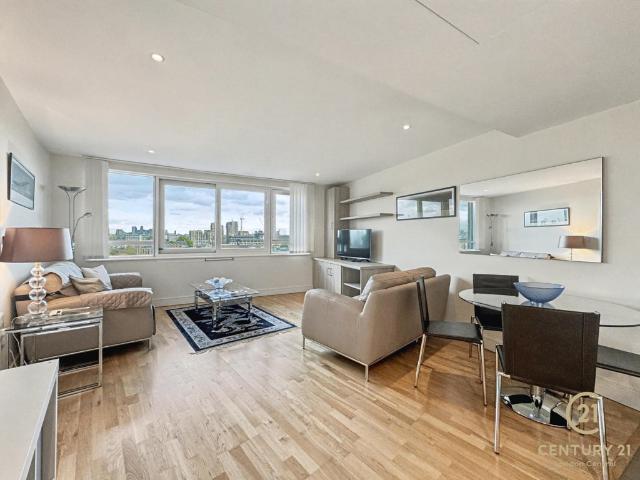 apartment for rent in Aquarius House, St George Wharf, Vauxhall, London, SW8