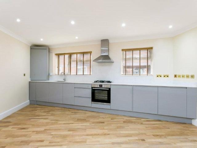 apartment for rent in Ascot Berkshire SL5 7HG High Street