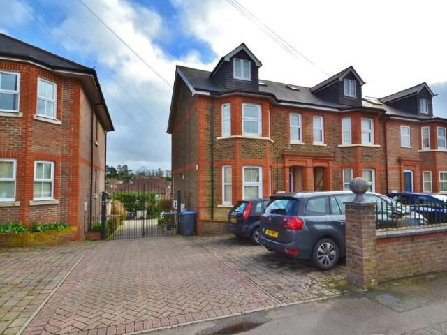 apartment for rent in Ashenground Road, RH16 4PR