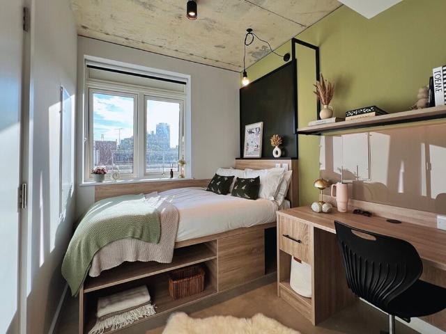 Room to rent on Avonmouth Street, London