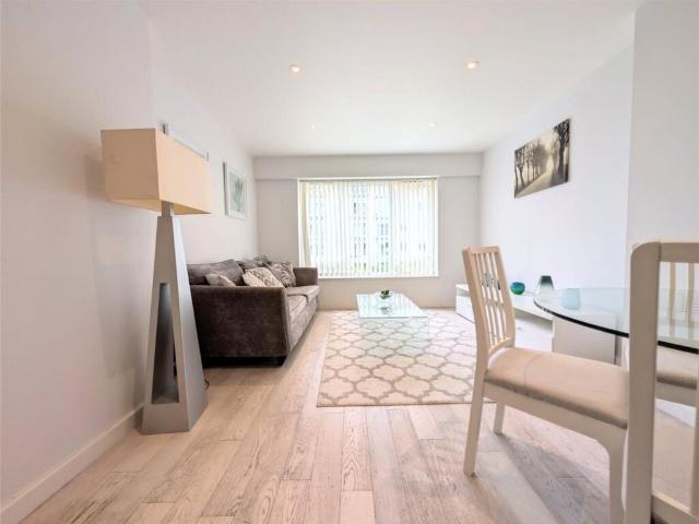 apartment for rent in Boulevard Drive, NW9 5JP