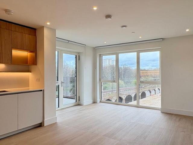 2 bedroom flat to rent on Bow Common Lane, London
