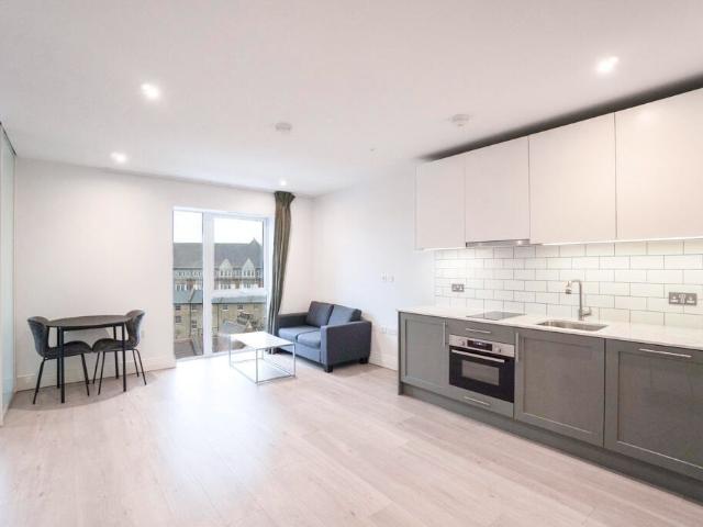 1 bedroom flat to rent on Bond Street, London