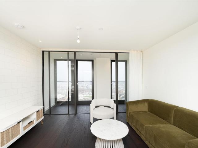 2 bedroom flat to rent on Bondway, London