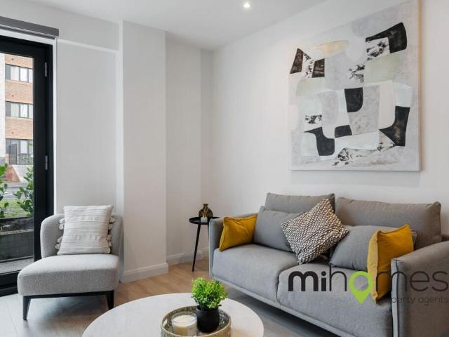 apartment for rent in Bath Road, SL1 3HZ