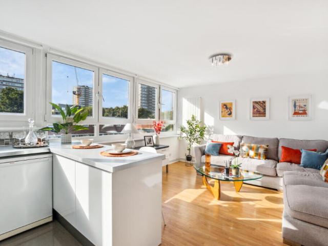 apartment for rent in Battersea Bridge Road, SW11 3AN