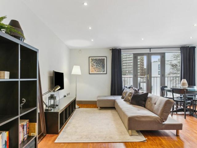 apartment for rent in Battersea High Street, SW11 3JW