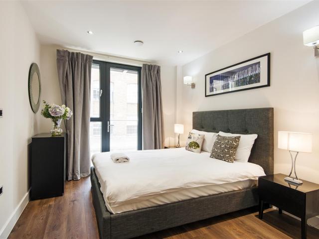 apartment for rent in Back Church Lane, London