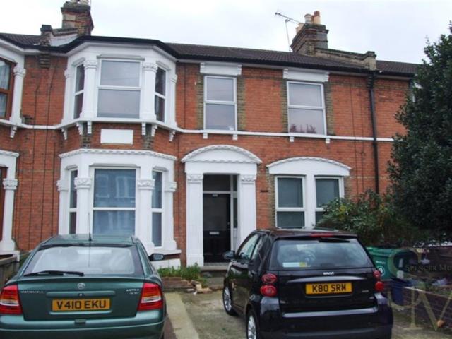 apartment for rent in Balfour Road, Ilford, IG1