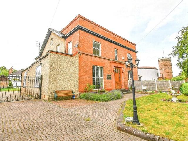 apartment for rent in Barnston Towers Close, Heswall, Wirral, CH60 2UJ