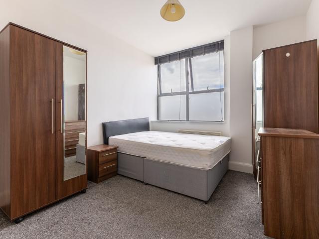 apartment for rent in Basingstoke Road, RG2 0ER