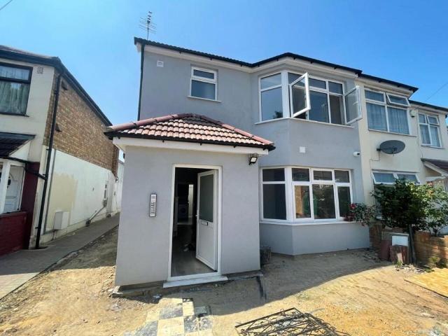 apartment for rent in Basildene Road, TW4 7LE