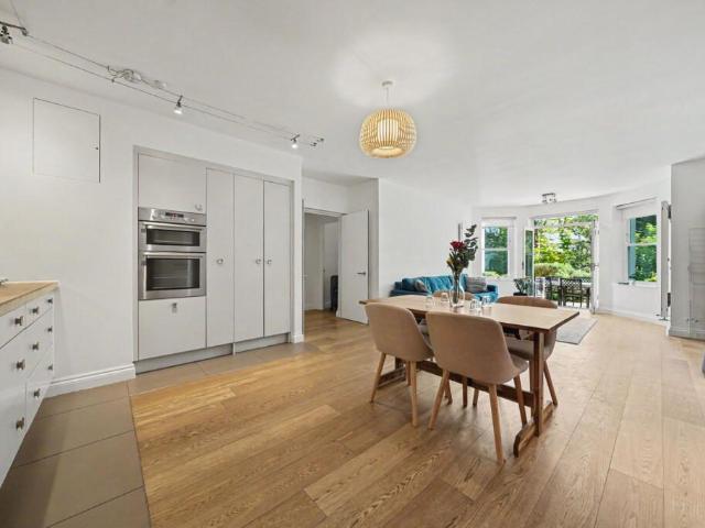 apartment for rent in Belsize Grove, NW3 4UP