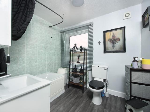 apartment for rent in Birkbeck Avenue, W3