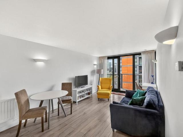 apartment for rent in Blackwall Way, E14 9GP