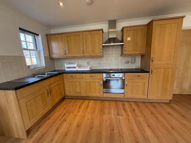 Apartment for rent in Blackwell Close, N21 1UL