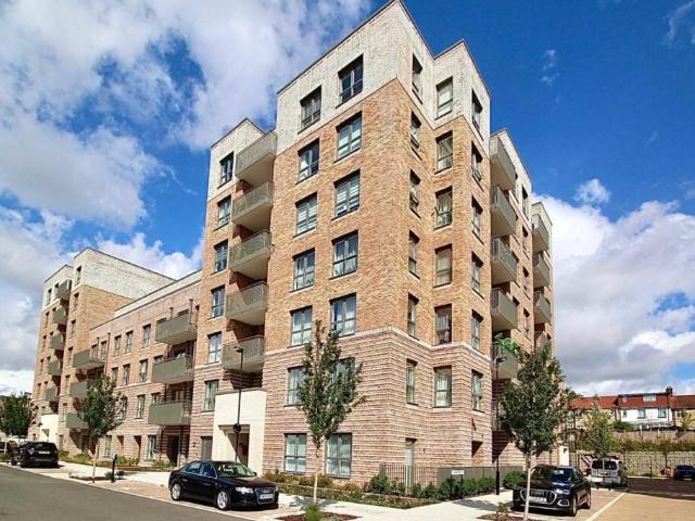 apartment for rent in Bloomsbury Avenue, N14 4FR