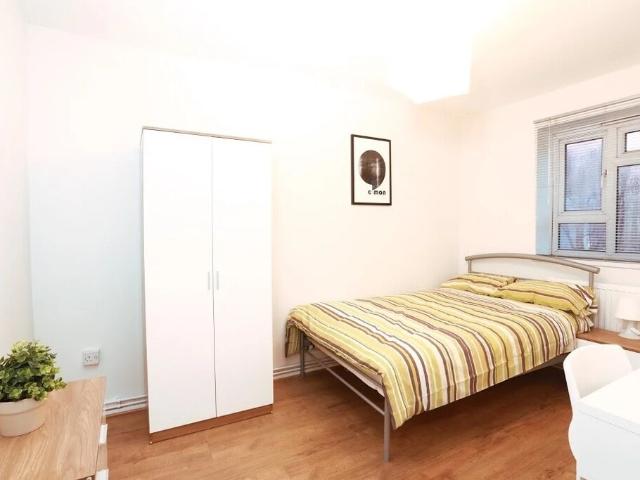 Room to rent on Bruce Road, London