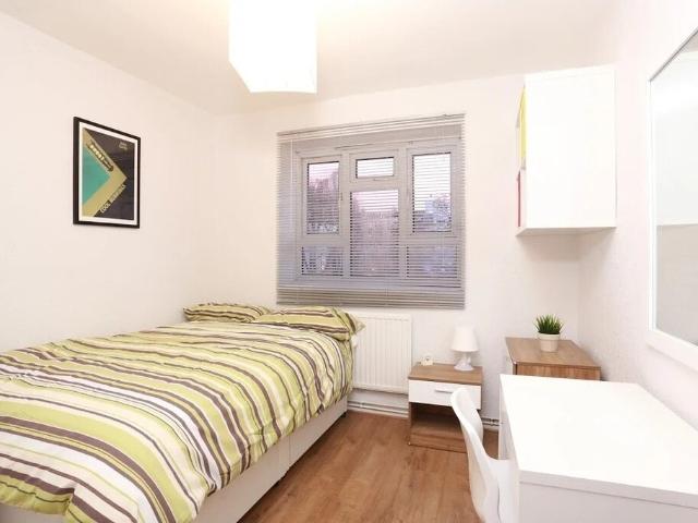 Room to rent on Bruce Road, London