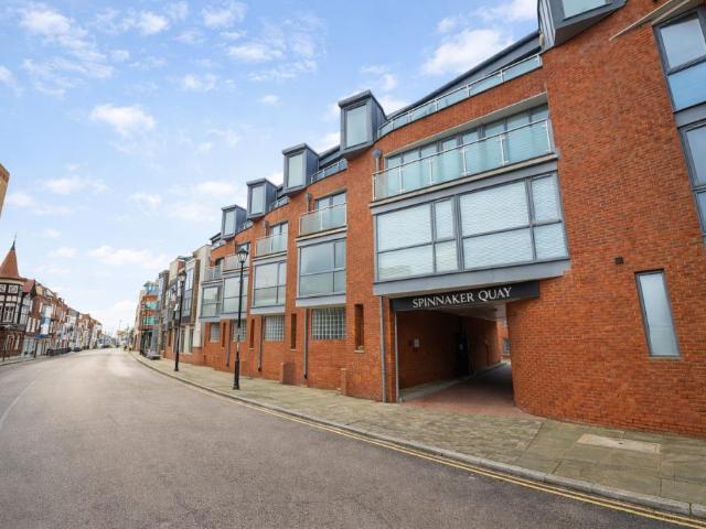 apartment for rent in Broad Street, PO1 2JG