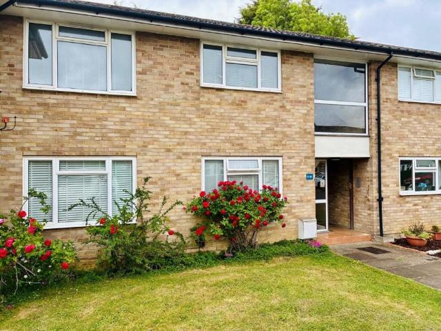 apartment for rent in Brookers Close, KT21 2JS