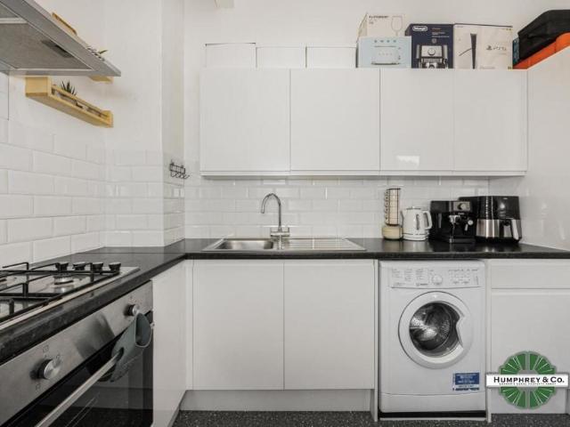 apartment for rent in Bulwer Road, E11 1DE