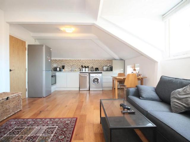 apartment for rent in Burghley Road, NW5 1UE