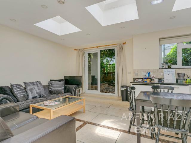 apartment for rent in Godolphin Road, Shepherds Bush, London, W12