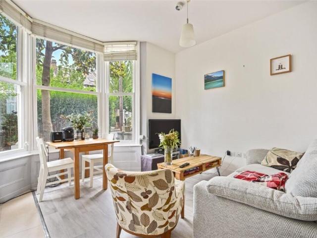 apartment for rent in Godolphin Road, W12 8JN
