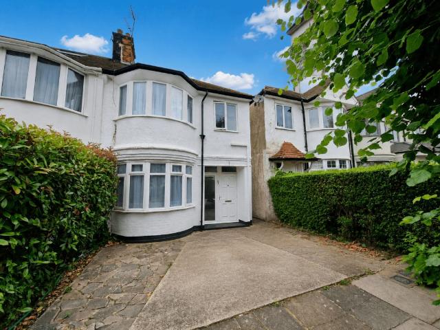 apartment for rent in Golders Manor Drive, NW11 9HT