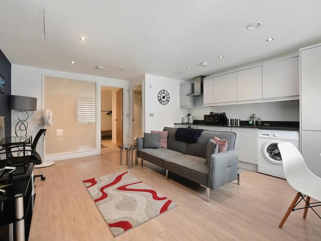 apartment for rent in Goldsworth Road, Woking, Woking, GU21