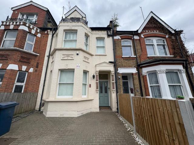 apartment for rent in Gordon Road, W13 8PL