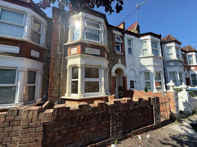 apartment for rent in Gatling Road, Abbey Wood, SE2 0RF