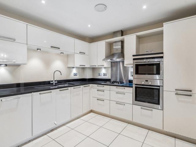 apartment for rent in Gerrards Cross Buckinghamshire SL9 8GZ Packhorse Road